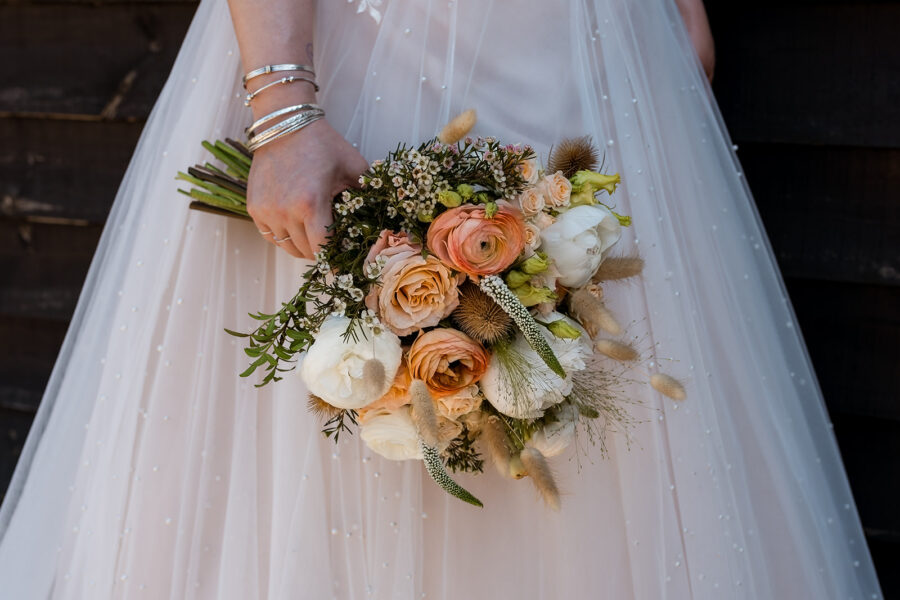 What Flowers Are in Season for a Spring Wedding?